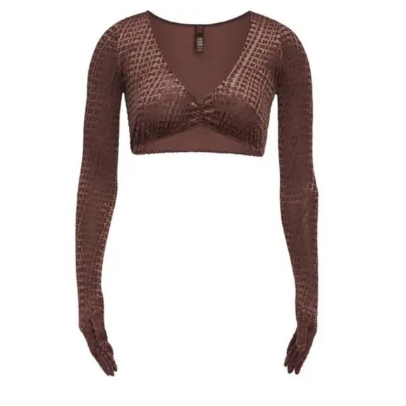 SKIMS | Tops | Nwt Skims Chestnut Velvet Logo Glove Crop Top Size Xxs ...